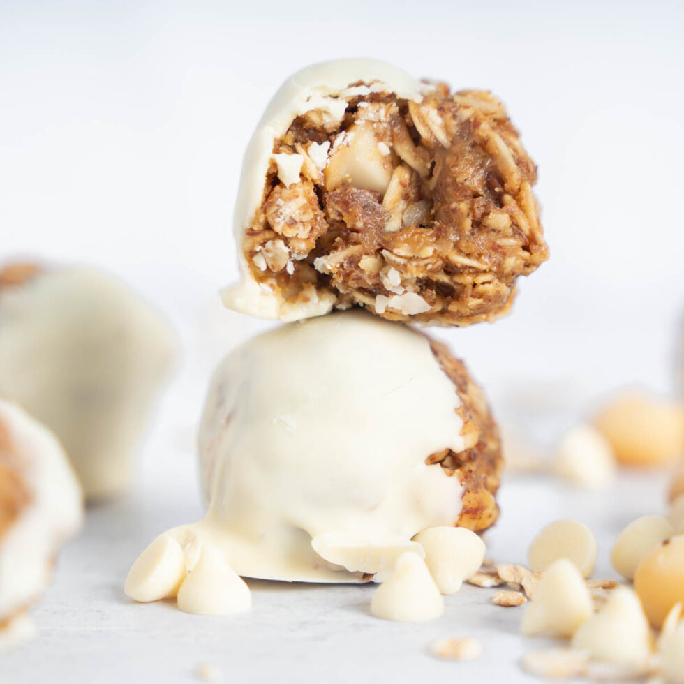 Homemade White Chocolate Macadamia Nut Clif “Bar” | The Addy Bean