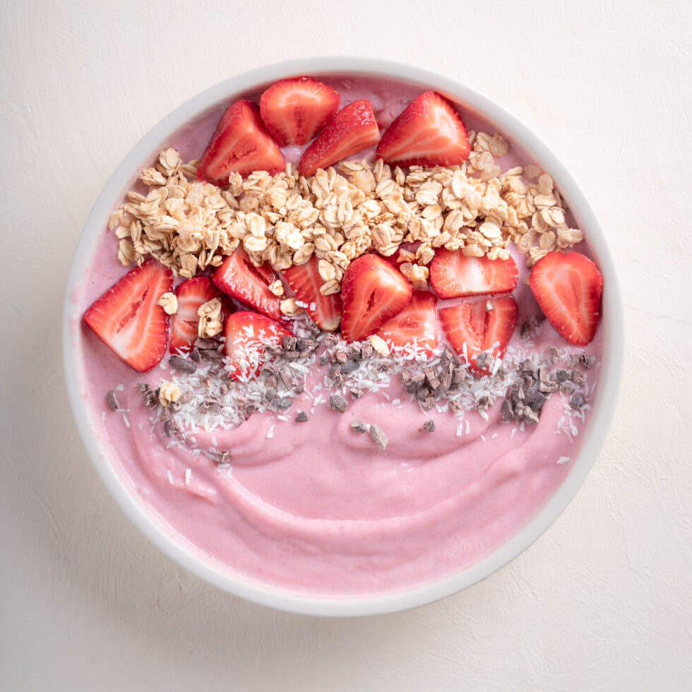 How To Make A Thick Strawberry Smoothie Bowl