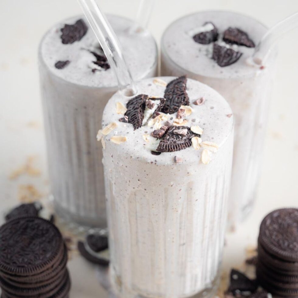 How To Make an Oreo Milkshake without Ice Cream in Minutes | The Addy Bean
